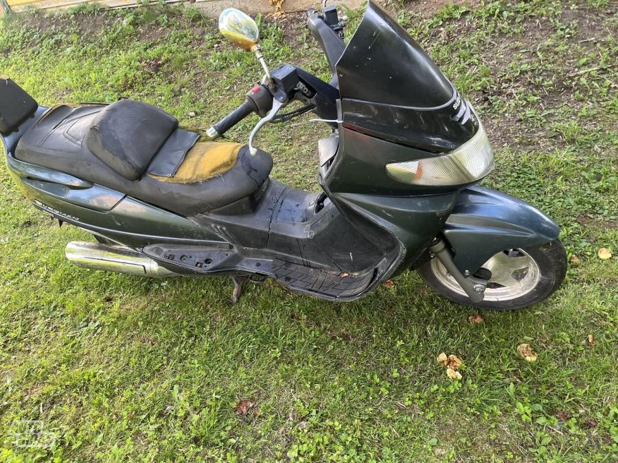 Suzuki Burgman 1998 in Varena, with an engine capacity of 0.00 L and mileage of 0 thousand km for 650 €, photo 4 on AUTOMOTO.COM.LV