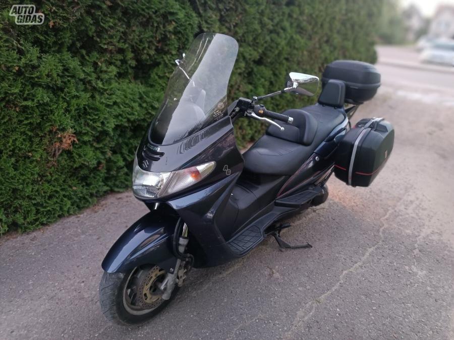 Suzuki Burgman 2000 in Raseiniai, with an engine capacity of 0.40 L and mileage of 0 thousand km for 830 €, photo 1 on AUTOMOTO.COM.LV