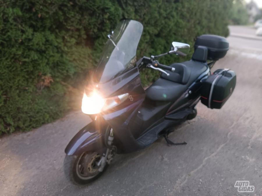Suzuki Burgman 2000 in Raseiniai, with an engine capacity of 0.40 L and mileage of 0 thousand km for 830 €, photo 3 on AUTOMOTO.COM.LV