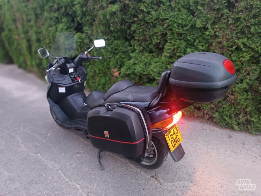 Suzuki Burgman 2000 in Raseiniai, with an engine capacity of 0.40 L and mileage of 0 thousand km for 830 €, photo 8 on AUTOMOTO.COM.LV