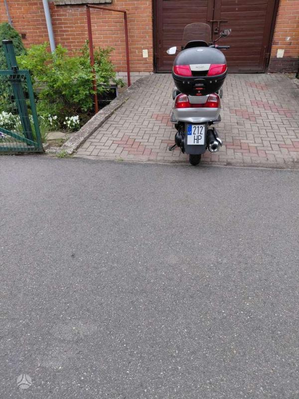 Сузуки Burgman 2004 в Каунас, объемом двигателя 0.40 л и пробегом 27 тыс. км за 1099 €, фото 2 на AUTOMOTO.COM.LV