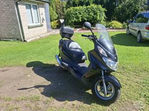 Suzuki Burgman 2004 in Vilkaviskis, with an engine capacity of 0.13 L and mileage of 26 thousand km for 1300 €, photo 4 on AUTOMOTO.COM.LV