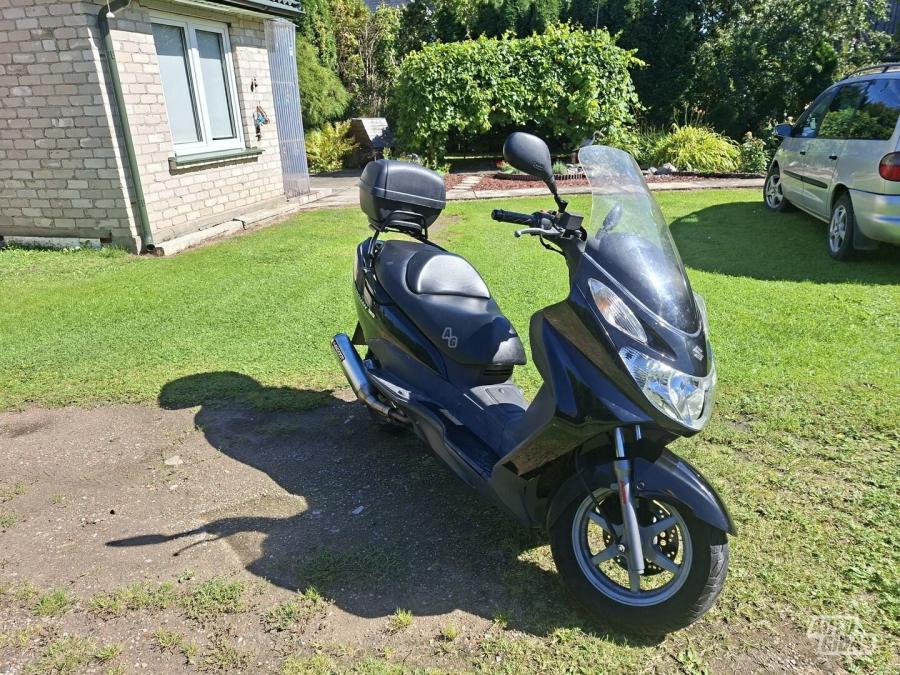 Suzuki Burgman 2004 in Vilkaviskis, with an engine capacity of 0.13 L and mileage of 26 thousand km for 1300 €, photo 4 on AUTOMOTO.COM.LV