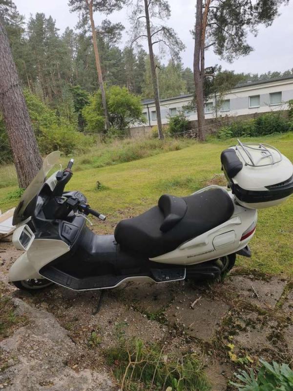 Suzuki Burgman 2005 in Nemencine, with an engine capacity of 0.00 L and mileage of 63 thousand km for 1450 €, photo 5 on AUTOMOTO.COM.LV