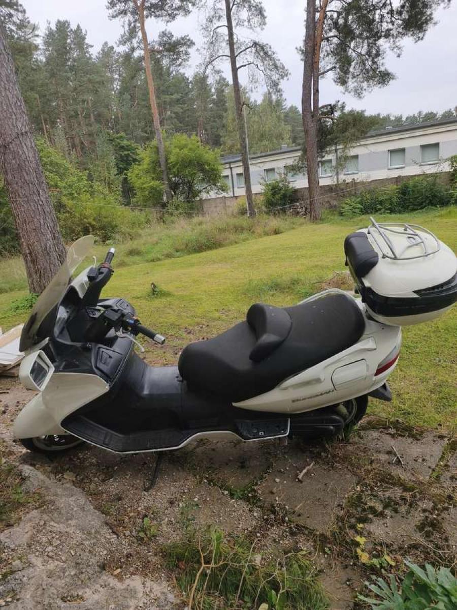 Suzuki Burgman 2005 in Nemencine, with an engine capacity of 0.00 L and mileage of 63 thousand km for 1450 €, photo 5 on AUTOMOTO.COM.LV