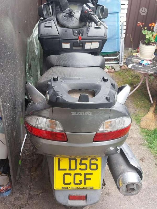 Suzuki Burgman 2006 Kauņa, ar dzinēja tilpumu 0.65 L un nobraukumu 30 tūkst. km par 1500 €, foto 3 vietnē AUTOMOTO.COM.LV