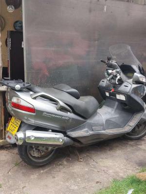 Suzuki Burgman 2006 Kauņa, ar dzinēja tilpumu 0.65 L un nobraukumu 30 tūkst. km par 1500 €, foto 5 vietnē AUTOMOTO.COM.LV