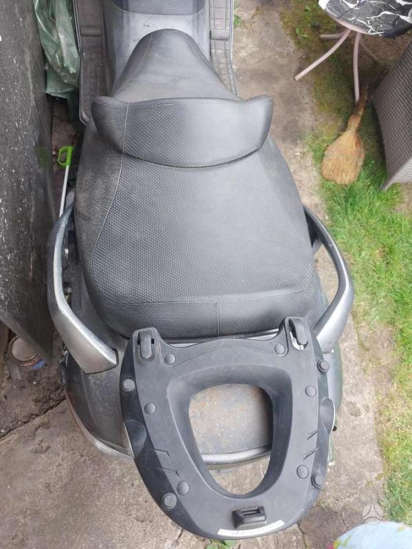 Suzuki Burgman 2006 Kauņa, ar dzinēja tilpumu 0.65 L un nobraukumu 30 tūkst. km par 1500 €, foto 6 vietnē AUTOMOTO.COM.LV