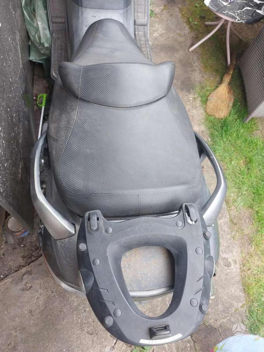 Suzuki Burgman 2006 Kauņa, ar dzinēja tilpumu 0.65 L un nobraukumu 30 tūkst. km par 1500 €, foto 6 vietnē AUTOMOTO.COM.LV