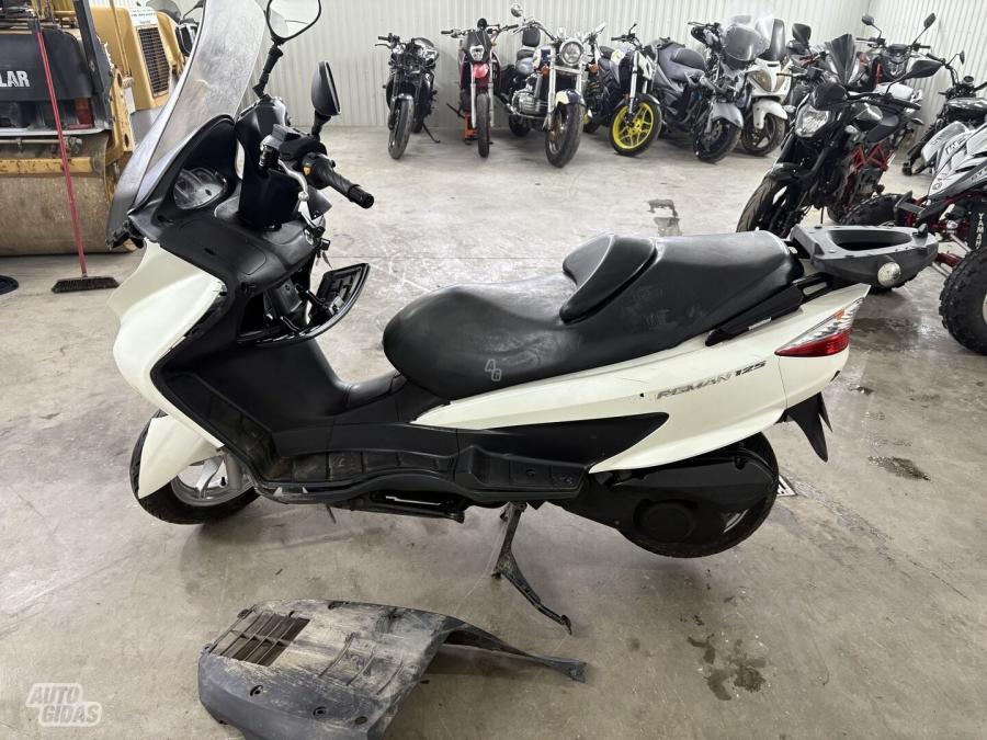 Suzuki Burgman 2007 Kelmė, ar dzinēja tilpumu 0.13 L un nobraukumu 15 tūkst. km par 465 €, foto 5 vietnē AUTOMOTO.COM.LV