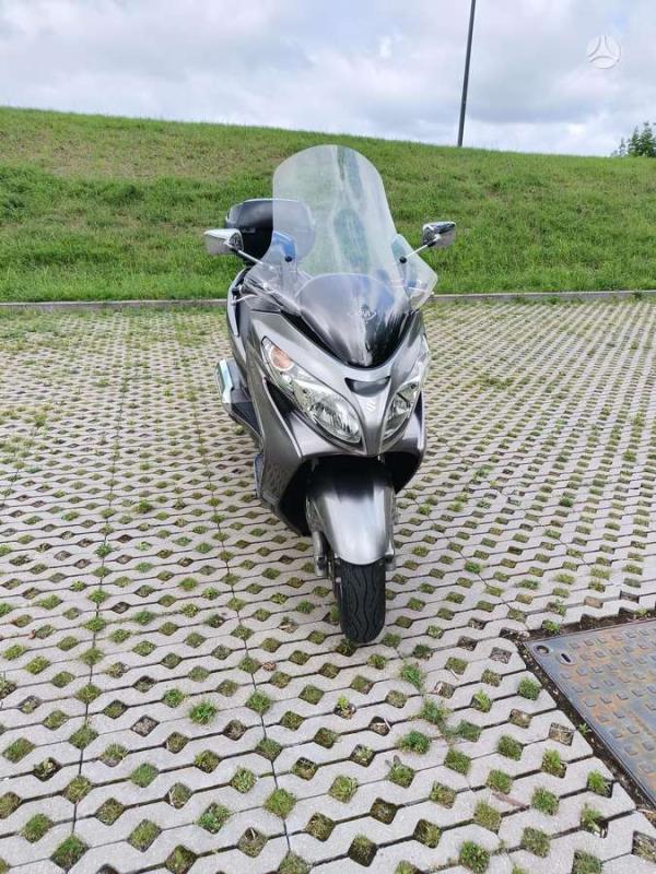 Suzuki Burgman 2007 in Kaunas, with an engine capacity of 0.40 L and mileage of 5 thousand km for 1600 €, photo 1 on AUTOMOTO.COM.LV