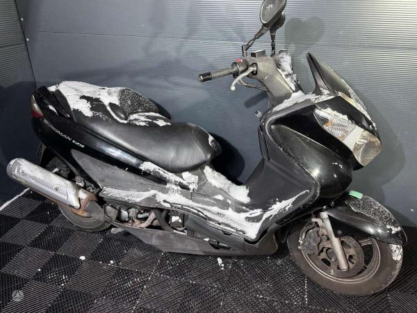 Suzuki Burgman 2008 Tauragė, ar dzinēja tilpumu 0.13 L un nobraukumu 10 tūkst. km par 850 €, foto 2 vietnē AUTOMOTO.COM.LV