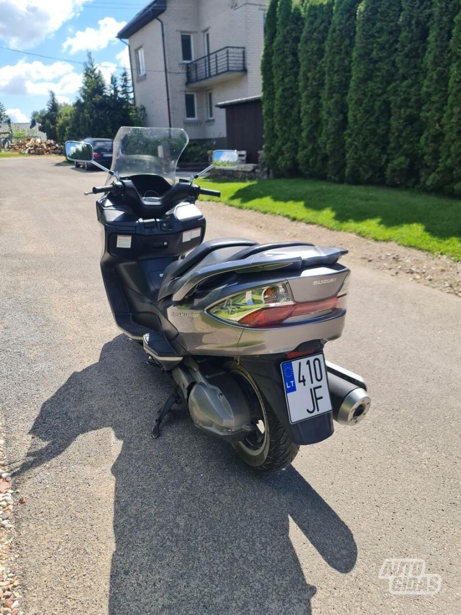 Suzuki Burgman 2008 in Anyksciai, with an engine capacity of 0.40 L and mileage of 0 thousand km for 1550 €, photo 4 on AUTOMOTO.COM.LV