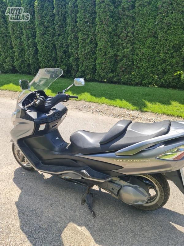 Suzuki Burgman 2008 Anykščiai, ar dzinēja tilpumu 0.40 L un nobraukumu 0 tūkst. km par 1550 €, foto 9 vietnē AUTOMOTO.COM.LV