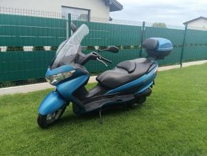 Suzuki Burgman 2008 Kauņa, ar dzinēja tilpumu 0.13 L un nobraukumu 17 tūkst. km par 1850 €, foto  vietnē AUTOMOTO.COM.LV