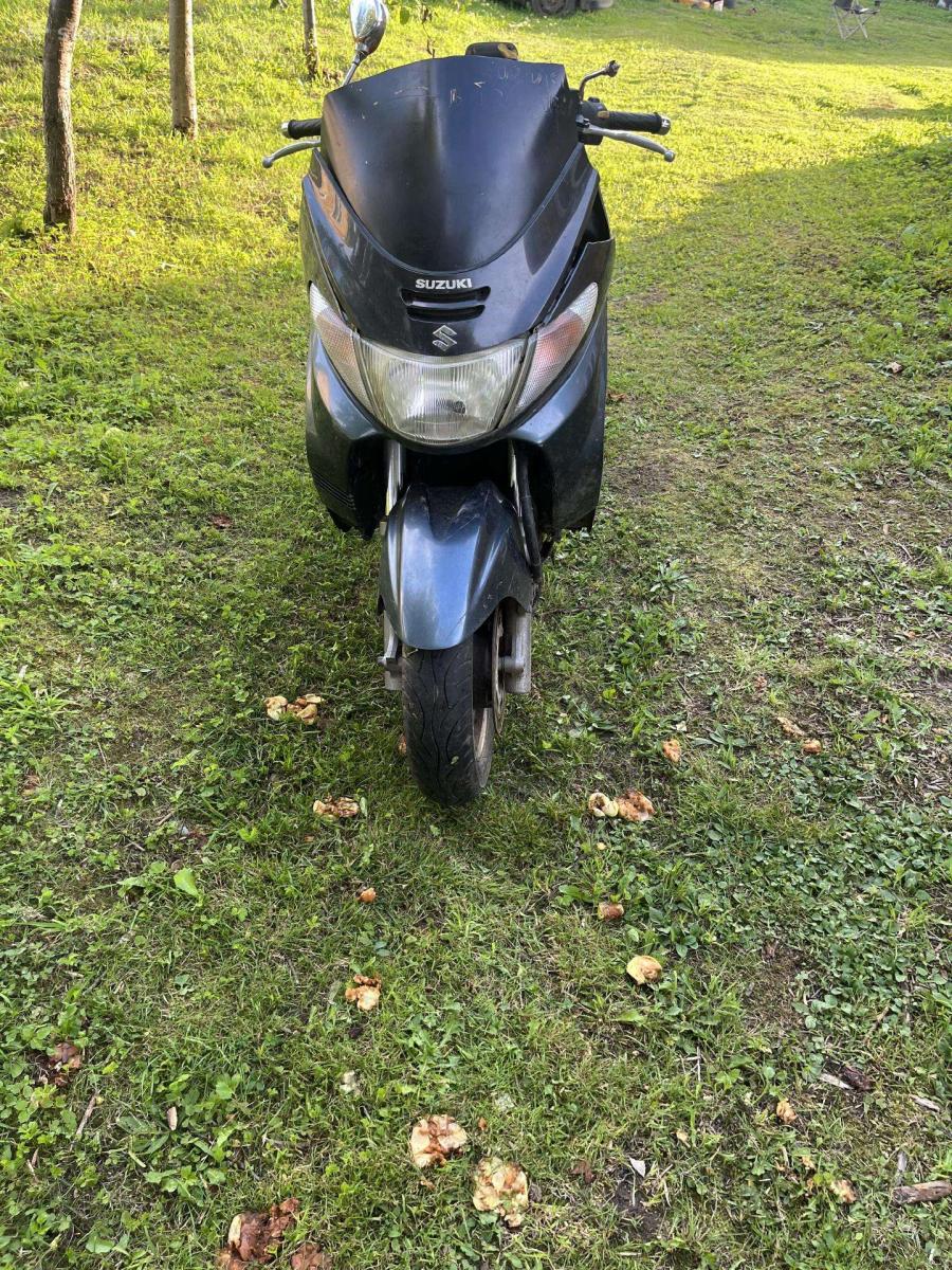 Suzuki Burgman 2008 in Varena, with an engine capacity of 0.40 L and mileage of 100 thousand km for 550 €, photo 1 on AUTOMOTO.COM.LV