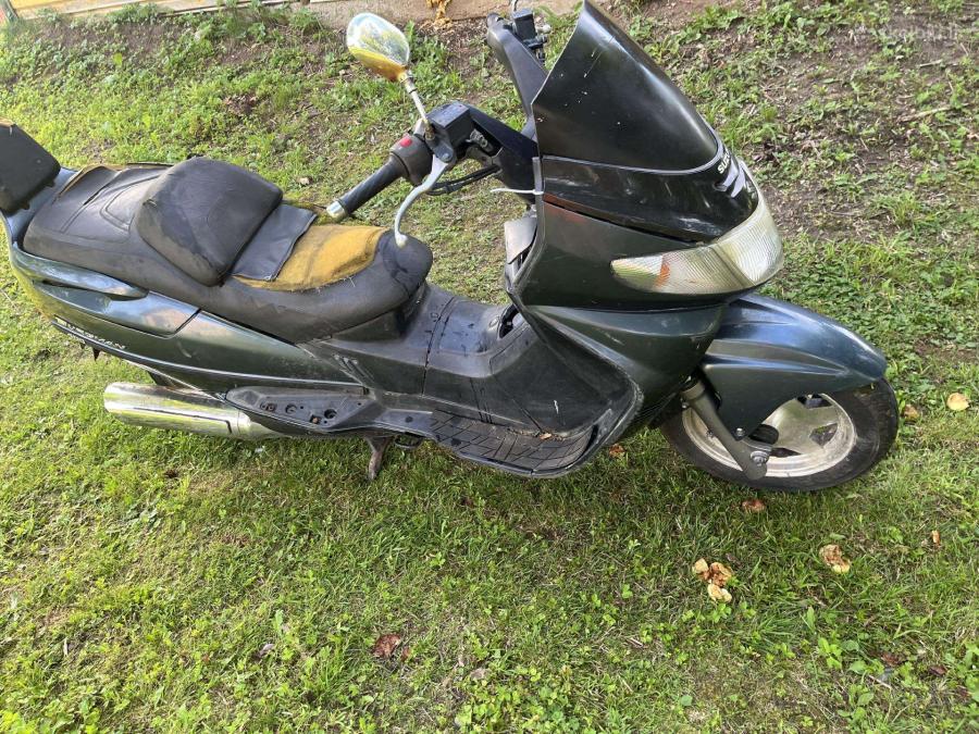 Suzuki Burgman 2008 in Varena, with an engine capacity of 0.40 L and mileage of 100 thousand km for 550 €, photo 3 on AUTOMOTO.COM.LV