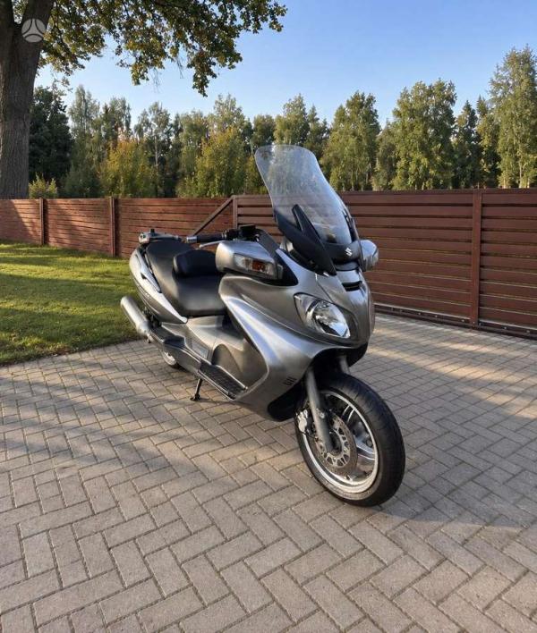 Suzuki Burgman 2008 in Kaunas on AUTOMOTO.COM.LV Suzuki Burgman 2008 in Kaunas, with an engine capacity of 0.65 L and mileage of 36 thousand km for 1650 €, photo 1 on AUTOMOTO.COM.LV