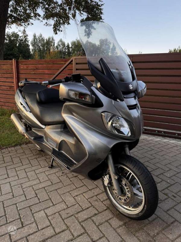 Suzuki Burgman 2008 in Kaunas on AUTOMOTO.COM.LV Suzuki Burgman 2008 in Kaunas, with an engine capacity of 0.65 L and mileage of 36 thousand km for 1650 €, photo 3 on AUTOMOTO.COM.LV