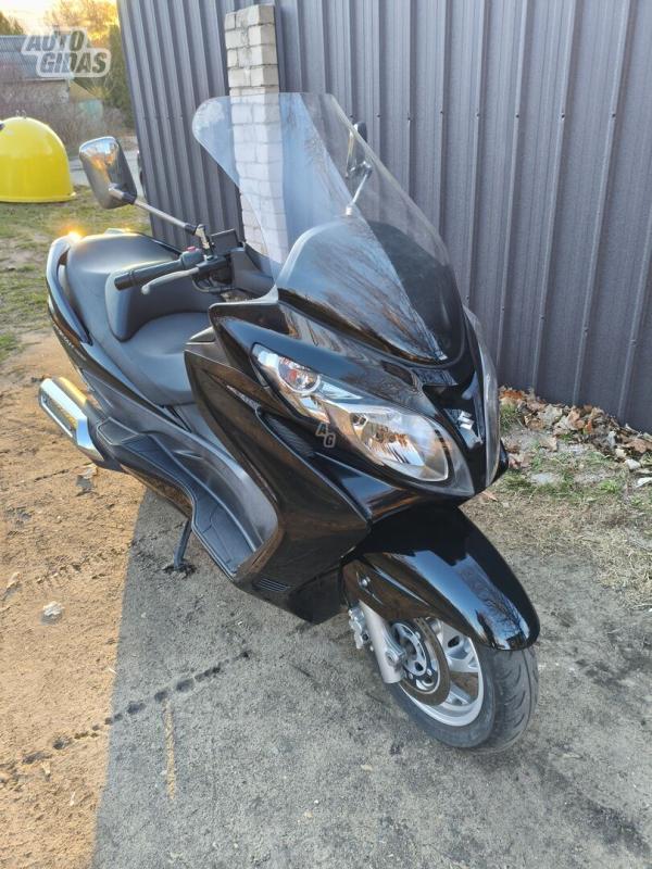 Suzuki Burgman 2009 Viļņa, ar dzinēja tilpumu 0.40 L un nobraukumu 0 tūkst. km par 1350 €, foto 1 vietnē AUTOMOTO.COM.LV