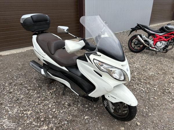 Suzuki Burgman 2009 Kelmė, ar dzinēja tilpumu 0.40 L un nobraukumu 60 tūkst. km par 915 €, foto 1 vietnē AUTOMOTO.COM.LV