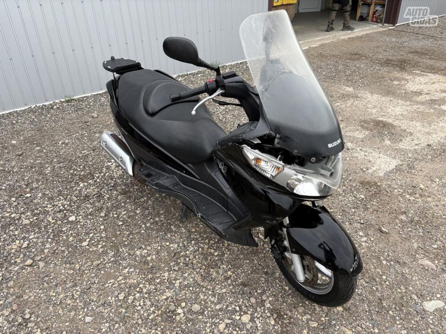 Suzuki Burgman 2010 Kelmė, ar dzinēja tilpumu 0.13 L un nobraukumu 23 tūkst. km par 515 €, foto 1 vietnē AUTOMOTO.COM.LV