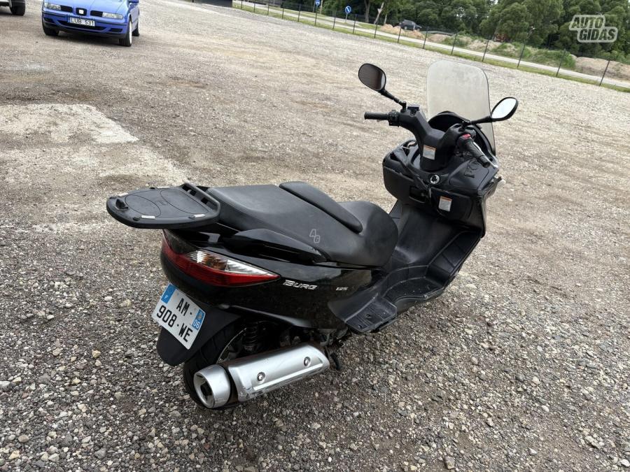 Suzuki Burgman 2010 Kelmė, ar dzinēja tilpumu 0.13 L un nobraukumu 23 tūkst. km par 515 €, foto 4 vietnē AUTOMOTO.COM.LV