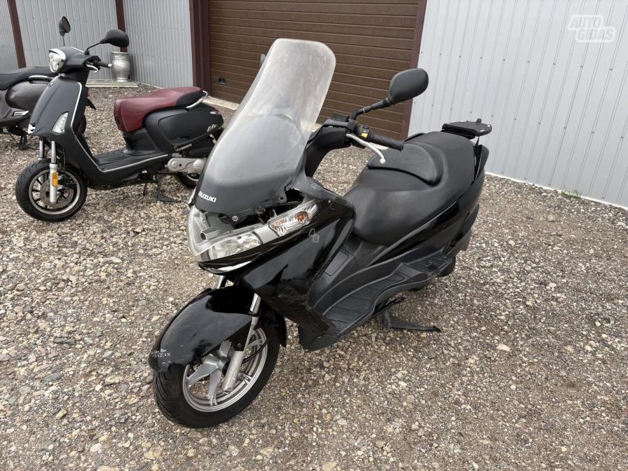 Suzuki Burgman 2010 Kelmė, ar dzinēja tilpumu 0.13 L un nobraukumu 23 tūkst. km par 515 €, foto 7 vietnē AUTOMOTO.COM.LV