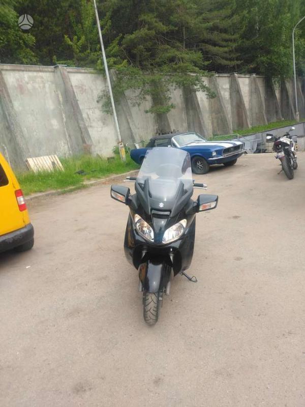 Suzuki Burgman 2010 Viļņa, ar dzinēja tilpumu 0.65 L un nobraukumu 21 tūkst. km par 2999 €, foto 2 vietnē AUTOMOTO.COM.LV