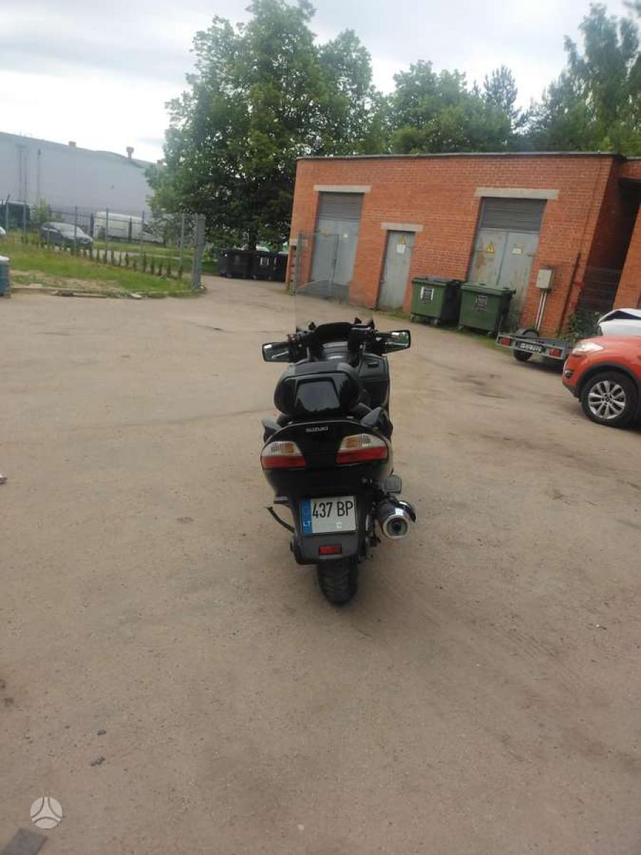 Suzuki Burgman 2010 Viļņa, ar dzinēja tilpumu 0.65 L un nobraukumu 21 tūkst. km par 2999 €, foto 4 vietnē AUTOMOTO.COM.LV