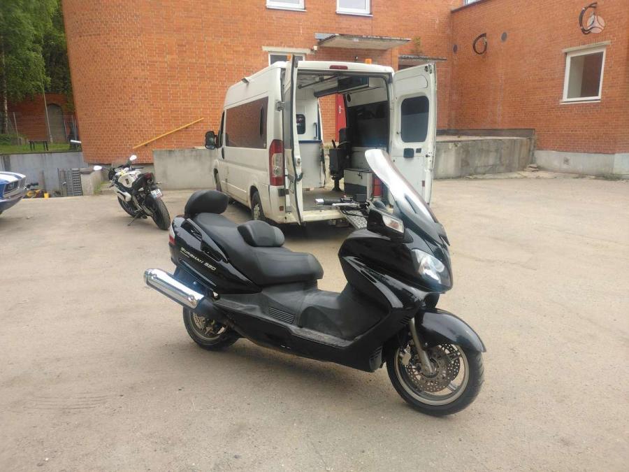 Suzuki Burgman 2010 Viļņa, ar dzinēja tilpumu 0.65 L un nobraukumu 21 tūkst. km par 2999 €, foto 5 vietnē AUTOMOTO.COM.LV