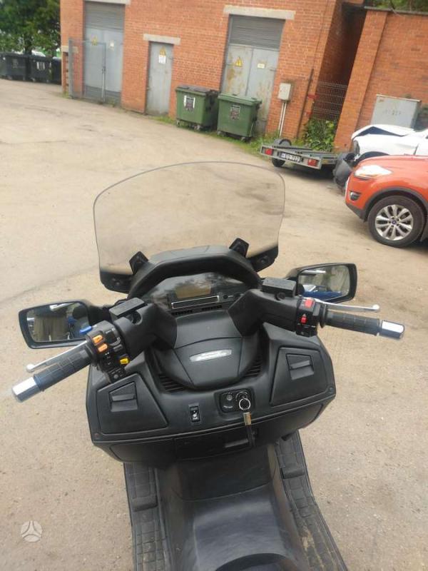 Suzuki Burgman 2010 Viļņa, ar dzinēja tilpumu 0.65 L un nobraukumu 21 tūkst. km par 2999 €, foto 5 vietnē AUTOMOTO.COM.LV