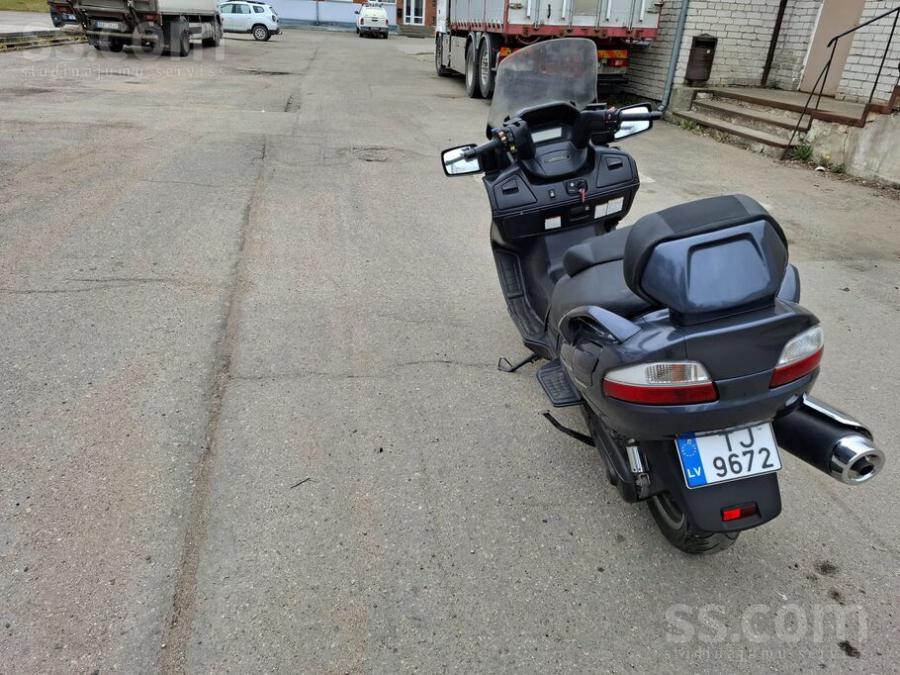 Suzuki Burgman 2012 in Riga, with an engine capacity of 0.65 L and mileage of 0 thousand km for 4500 €, photo 3 on AUTOMOTO.COM.LV