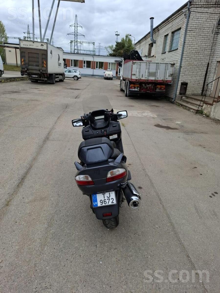 Suzuki Burgman 2012 in Riga, with an engine capacity of 0.65 L and mileage of 0 thousand km for 4500 €, photo 4 on AUTOMOTO.COM.LV