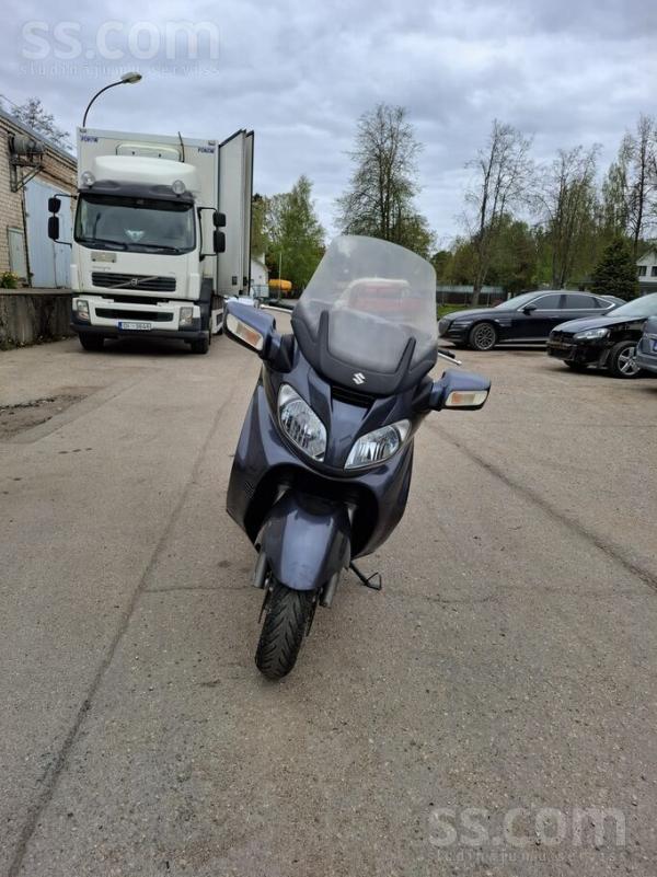 Suzuki Burgman 2012 in Riga, with an engine capacity of 0.65 L and mileage of 0 thousand km for 4500 €, photo 4 on AUTOMOTO.COM.LV