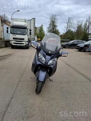 Suzuki Burgman 2012 in Riga, with an engine capacity of 0.65 L and mileage of 0 thousand km for 4500 €, photo 5 on AUTOMOTO.COM.LV