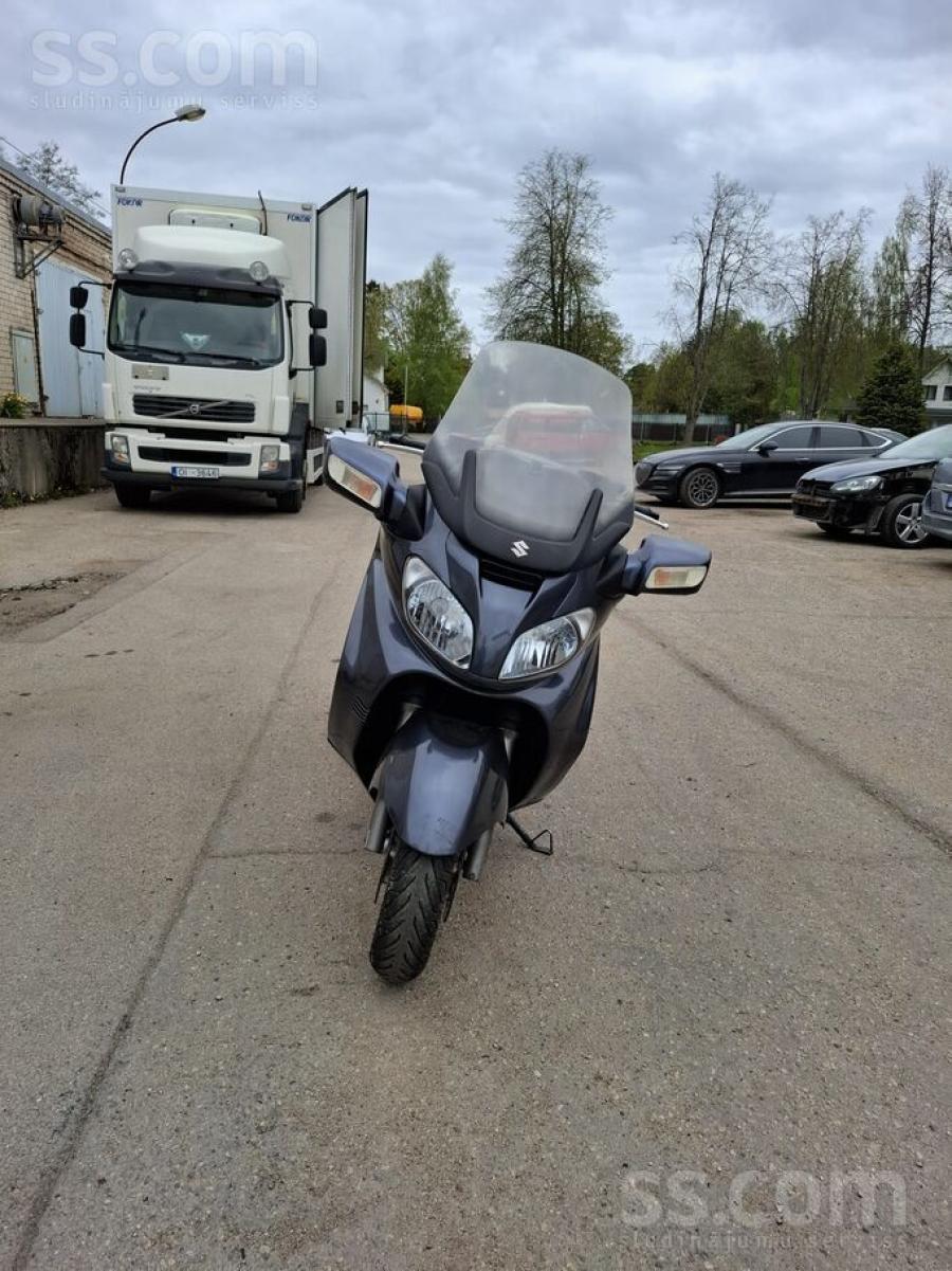 Suzuki Burgman 2012 in Riga, with an engine capacity of 0.65 L and mileage of 0 thousand km for 4500 €, photo 5 on AUTOMOTO.COM.LV