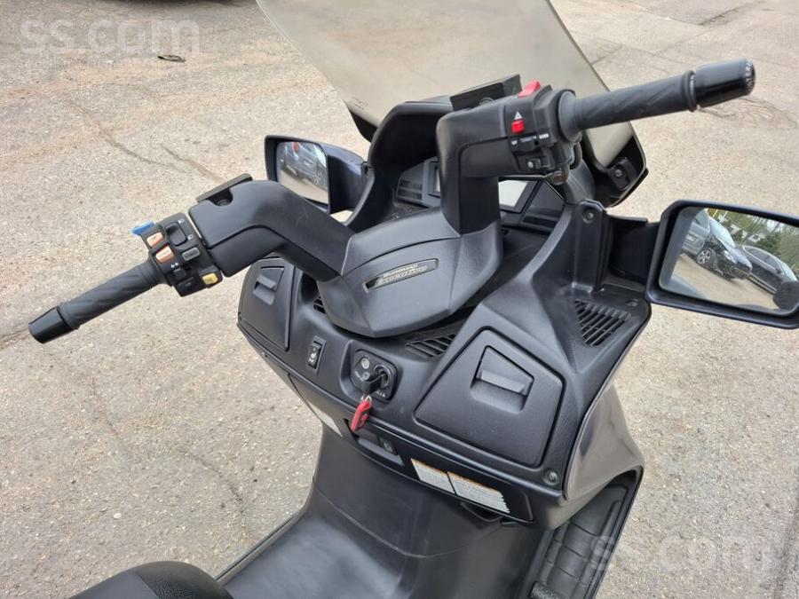 Suzuki Burgman 2012 in Riga, with an engine capacity of 0.65 L and mileage of 0 thousand km for 4500 €, photo 6 on AUTOMOTO.COM.LV