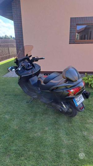Suzuki Burgman 2014 Šalčininkai, ar dzinēja tilpumu 0.65 L un nobraukumu 35 tūkst. km par 3800 €, foto 8 vietnē AUTOMOTO.COM.LV
