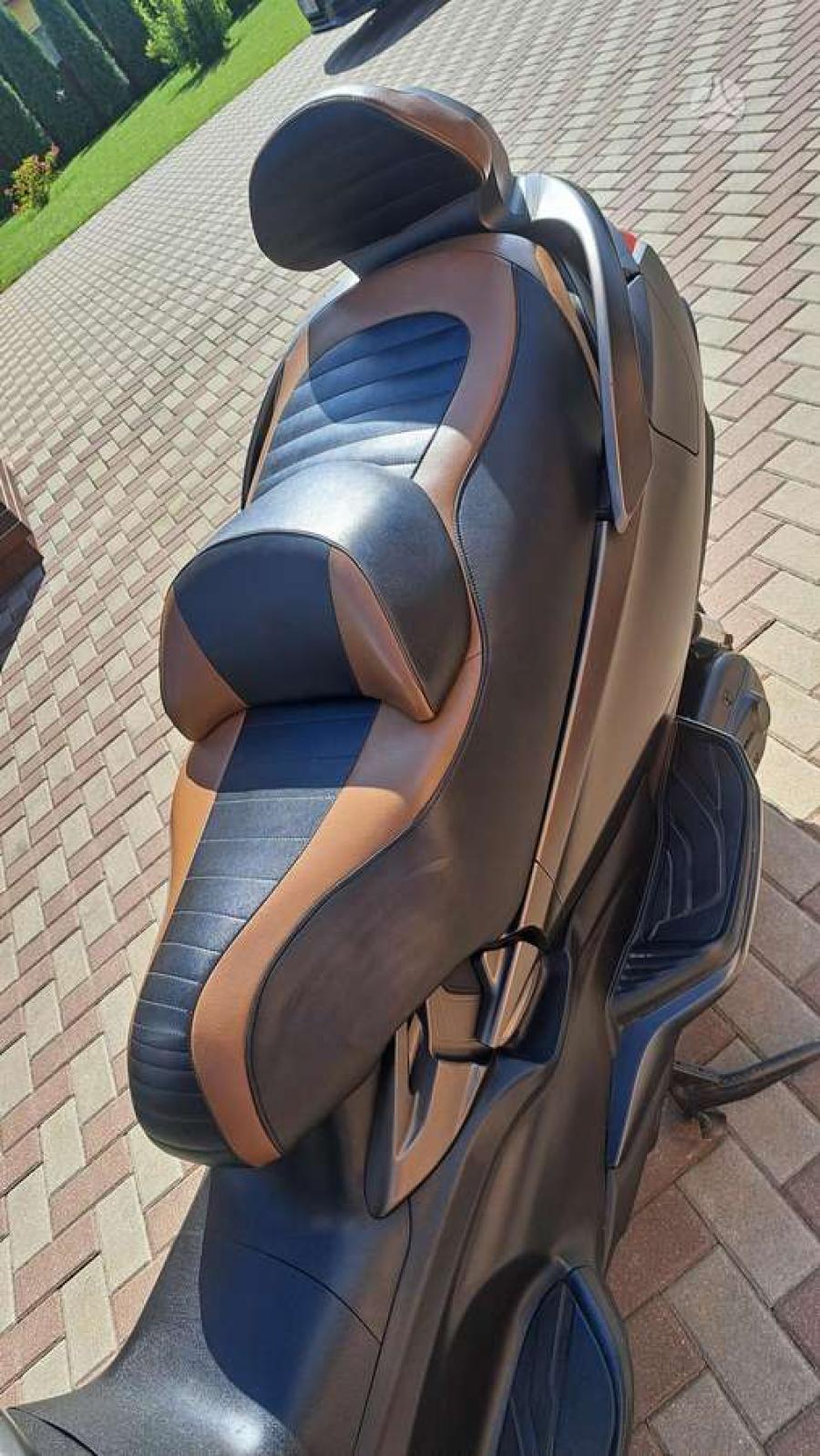 Suzuki Burgman 2014 Šalčininkai, ar dzinēja tilpumu 0.65 L un nobraukumu 35 tūkst. km par 3800 €, foto 10 vietnē AUTOMOTO.COM.LV