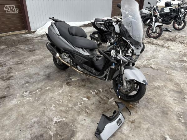 Suzuki Burgman 2015 in Kelme, with an engine capacity of 0.65 L and mileage of 18 thousand km for 865 €, photo 1 on AUTOMOTO.COM.LV
