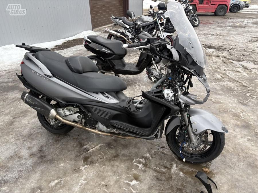 Suzuki Burgman 2015 Kelmė, ar dzinēja tilpumu 0.65 L un nobraukumu 18 tūkst. km par 865 €, foto 3 vietnē AUTOMOTO.COM.LV