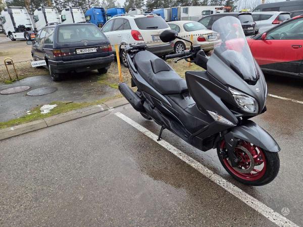Suzuki Burgman 2018 in Vilnius, with an engine capacity of 0.40 L and mileage of 11 thousand km for 3100 €, photo 11 on AUTOMOTO.COM.LV