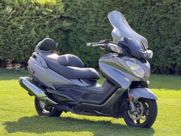 Suzuki Burgman 2018 in Kaunas, with an engine capacity of 0.65 L and mileage of 12 thousand km for 4350 €, photo 1 on AUTOMOTO.COM.LV