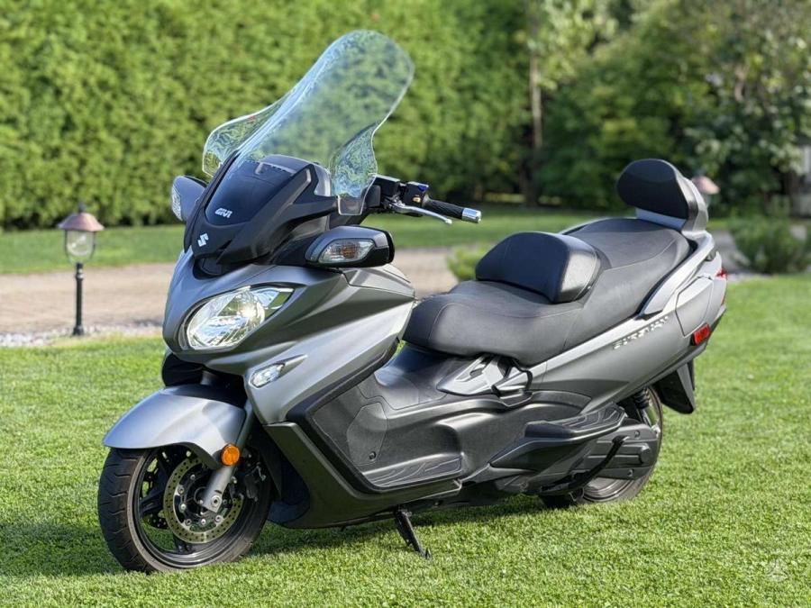 Suzuki Burgman 2018 Kauņa, ar dzinēja tilpumu 0.65 L un nobraukumu 12 tūkst. km par 4350 €, foto 3 vietnē AUTOMOTO.COM.LV