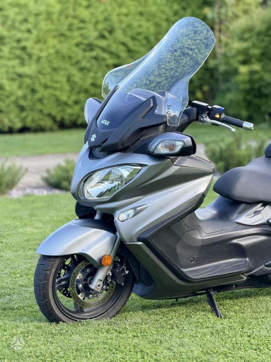 Suzuki Burgman 2018 Kauņa, ar dzinēja tilpumu 0.65 L un nobraukumu 12 tūkst. km par 4350 €, foto 5 vietnē AUTOMOTO.COM.LV