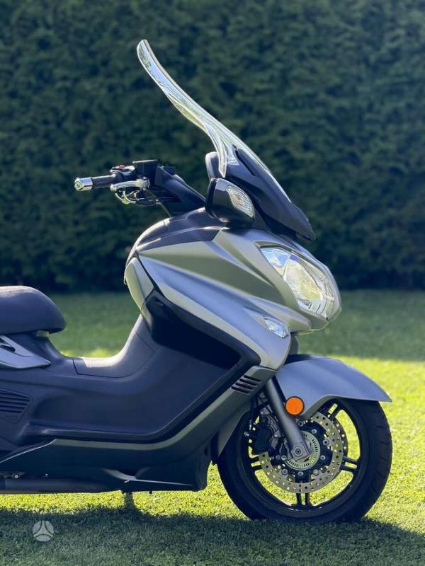 Suzuki Burgman 2018 in Kaunas, with an engine capacity of 0.65 L and mileage of 12 thousand km for 4350 €, photo 5 on AUTOMOTO.COM.LV
