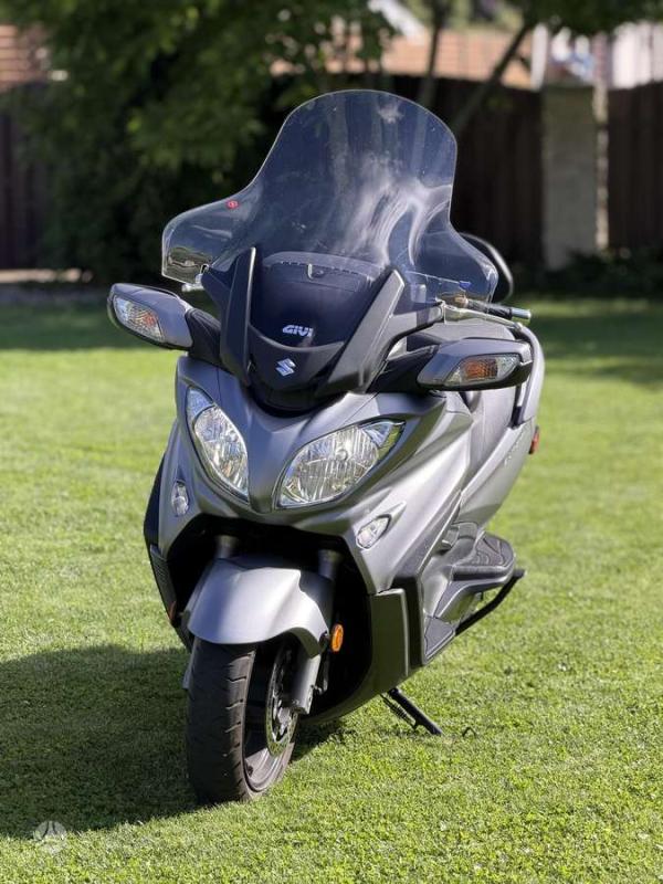Suzuki Burgman 2018 in Kaunas, with an engine capacity of 0.65 L and mileage of 12 thousand km for 4350 €, photo 6 on AUTOMOTO.COM.LV