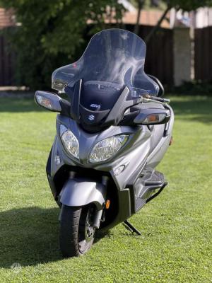 Suzuki Burgman 2018 Kauņa, ar dzinēja tilpumu 0.65 L un nobraukumu 12 tūkst. km par 4350 €, foto 7 vietnē AUTOMOTO.COM.LV