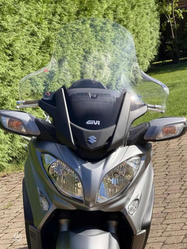 Suzuki Burgman 2018 in Kaunas, with an engine capacity of 0.65 L and mileage of 12 thousand km for 4350 €, photo 9 on AUTOMOTO.COM.LV